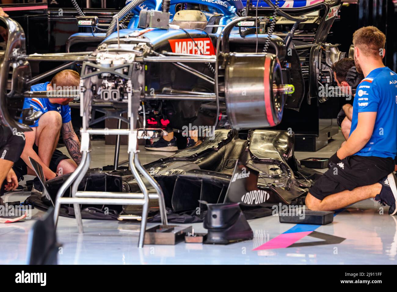 Alpine f1 mechanics hi-res stock photography and images - Alamy