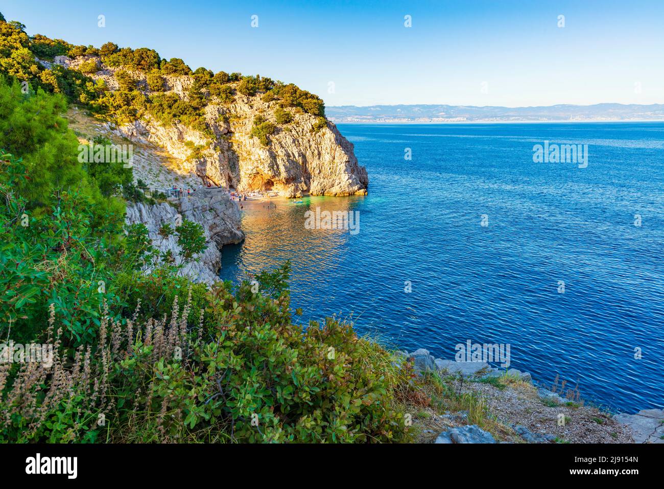 Azure water of Adriatic sea coast. Beautiful blue lagoon in Istria ...
