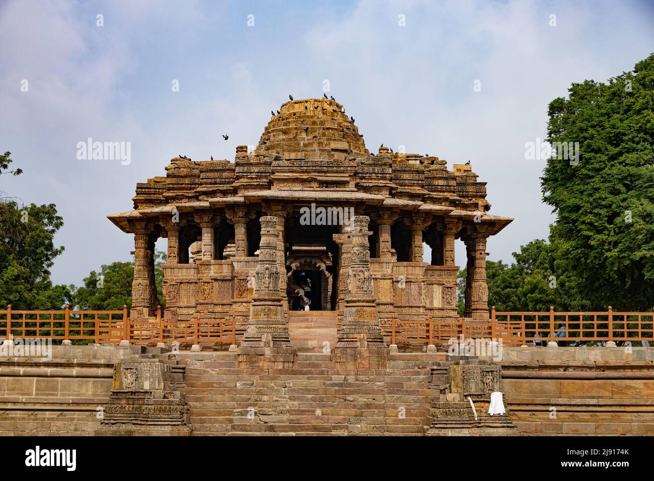 Sabha mandap of Sun temple, Modhera, Gujarat Stock Photo - Alamy