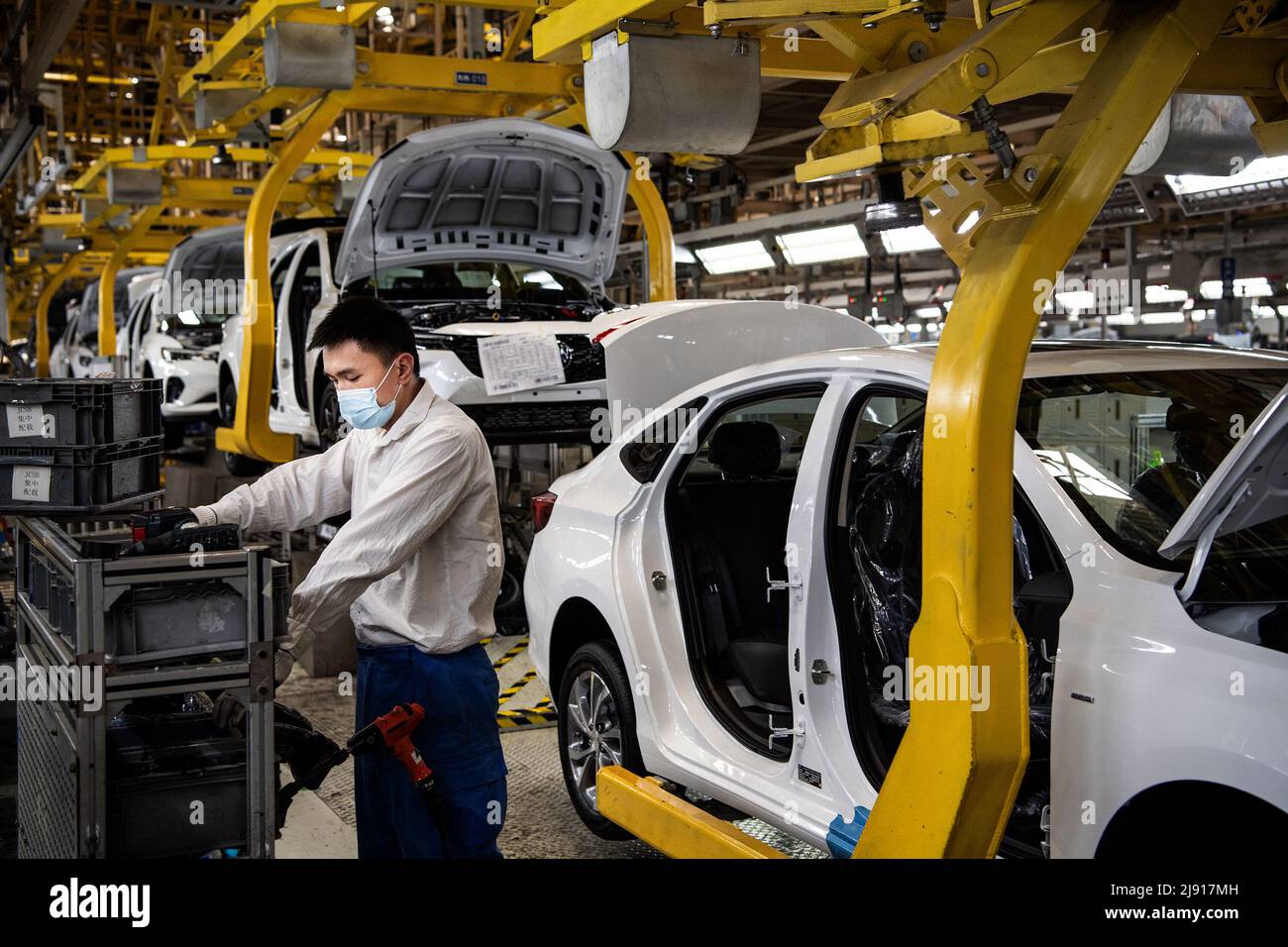 General motors assembly line hi-res stock photography and images - Alamy