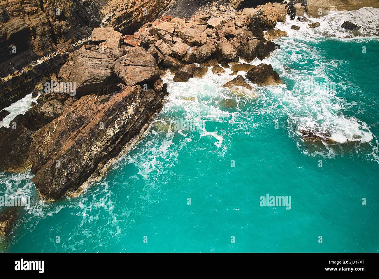 Aerial beach cliff waves hi-res stock photography and images - Alamy