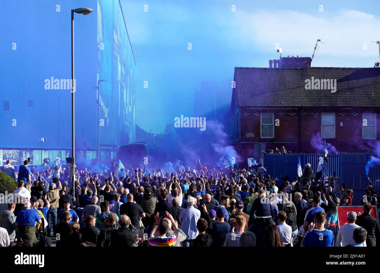 Liverpool fans light flares hi-res stock photography and images - Alamy