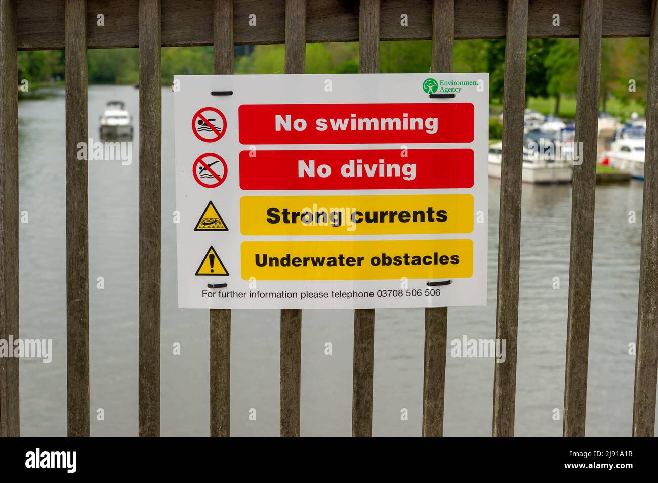 Footbridge warning sign hi-res stock photography and images - Alamy
