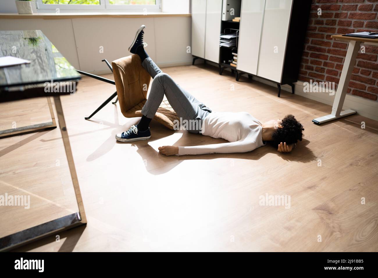 Unconscious girl hi-res stock photography and images - Alamy