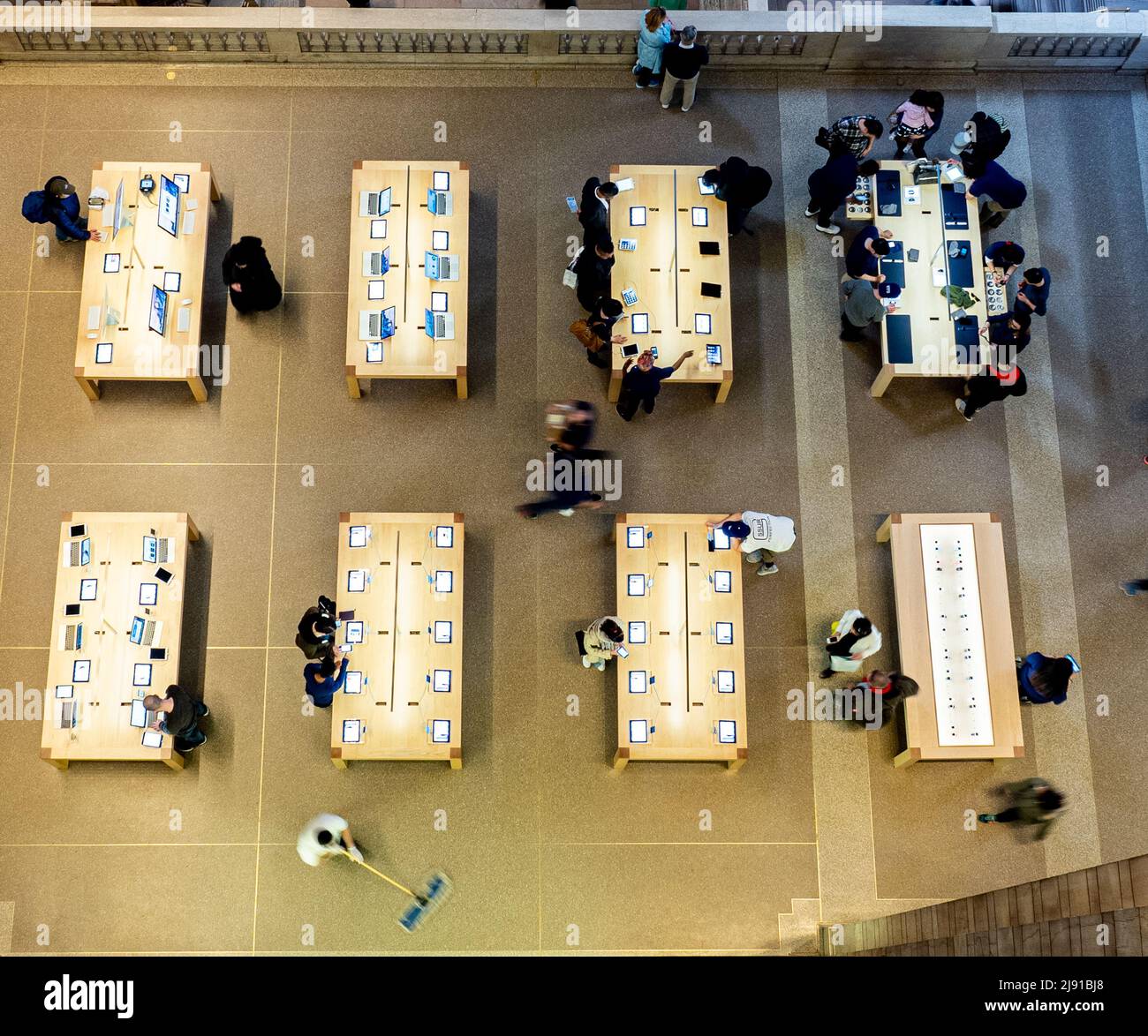 Overhead view of computer terminals in Grand Central Terminal Stock ...
