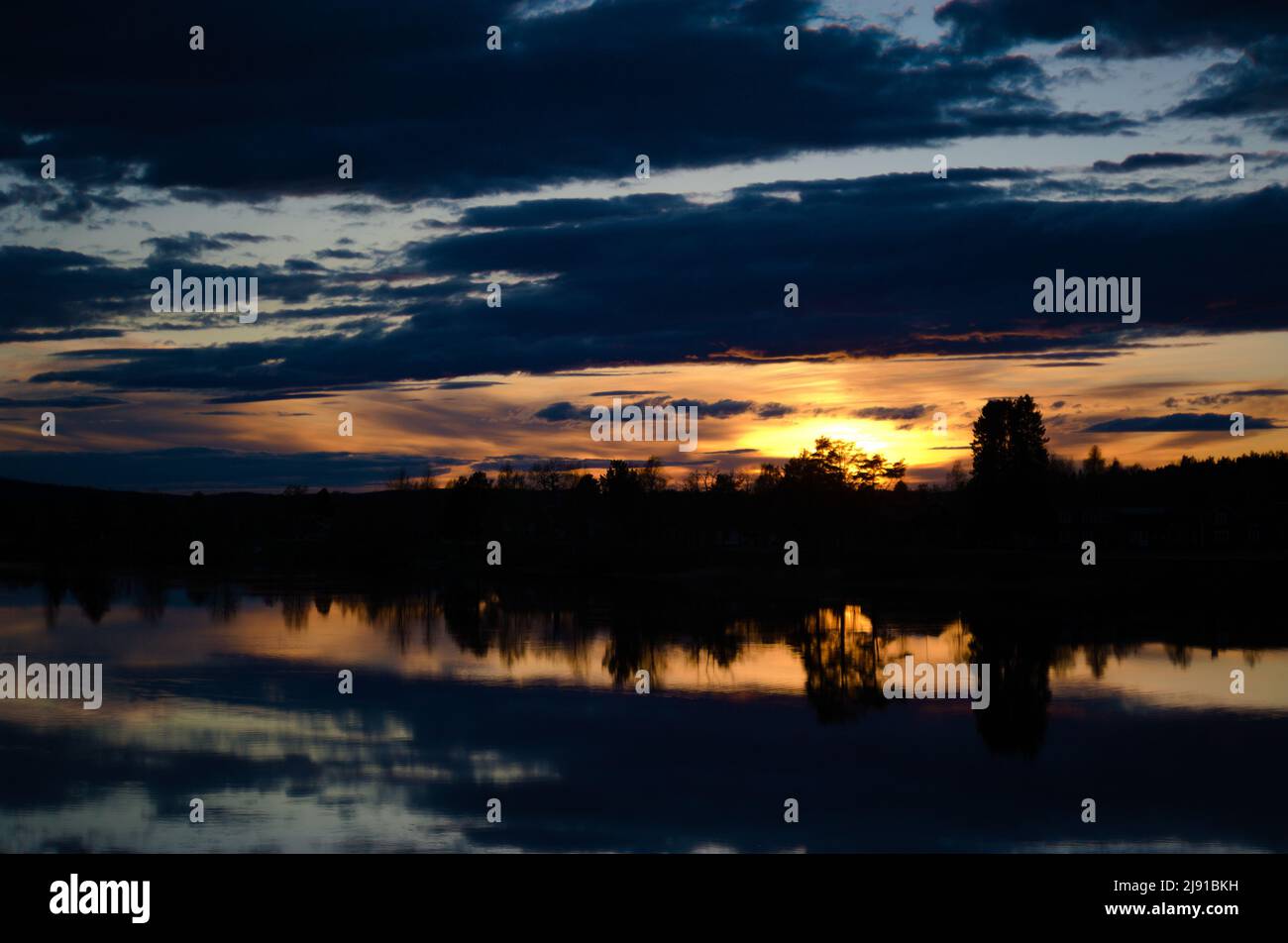 Shadow sunset river hi-res stock photography and images - Alamy