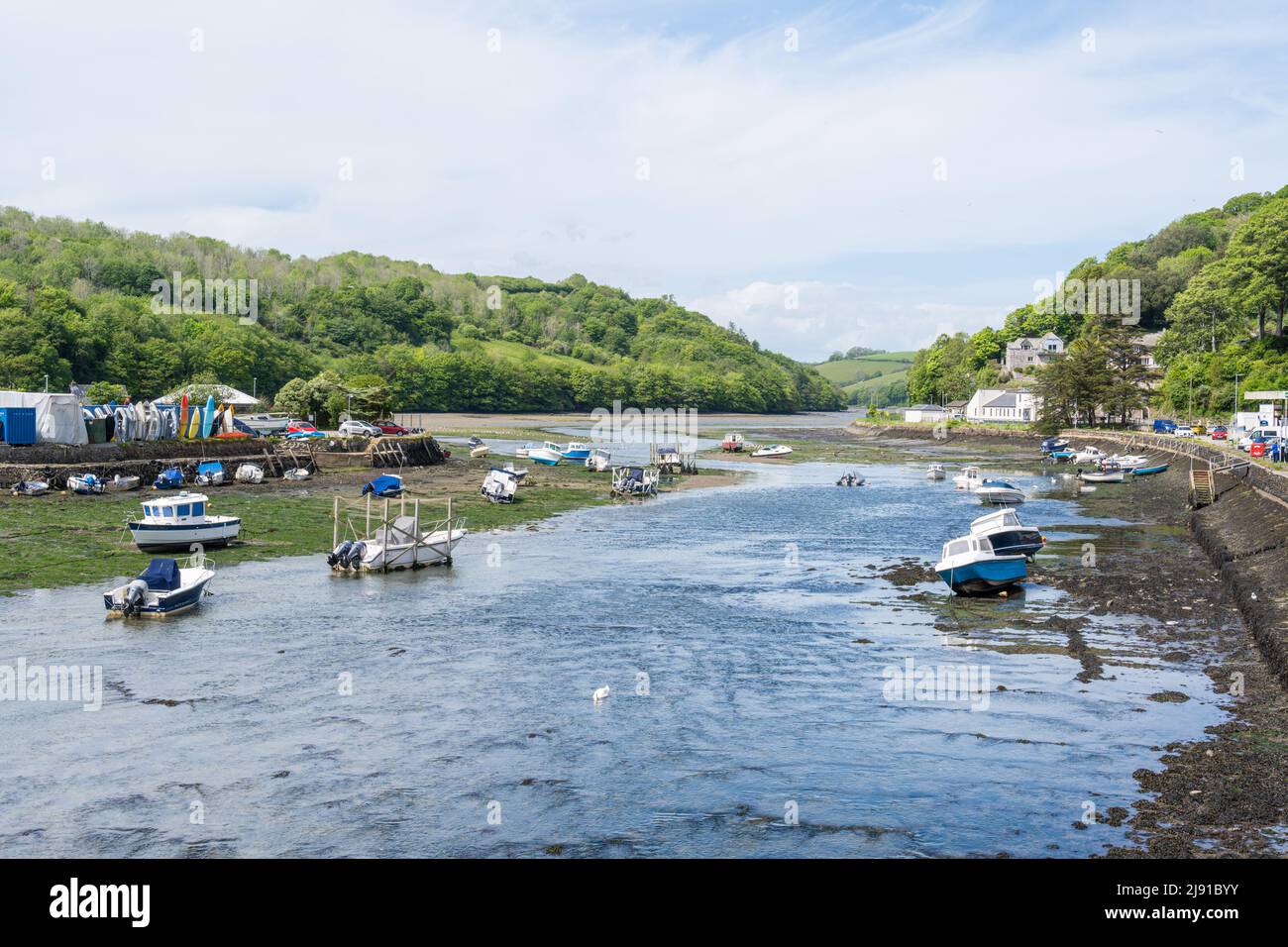 Looe, Cornwall, UK. 19th May, 2022. UK Weather: Glorious sunshine and ...