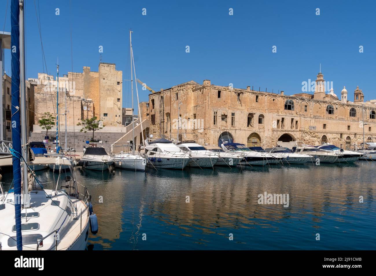 Senglea (L'isla) seen from Vittoriosa (Birgu), The Three Cities, Malta ...