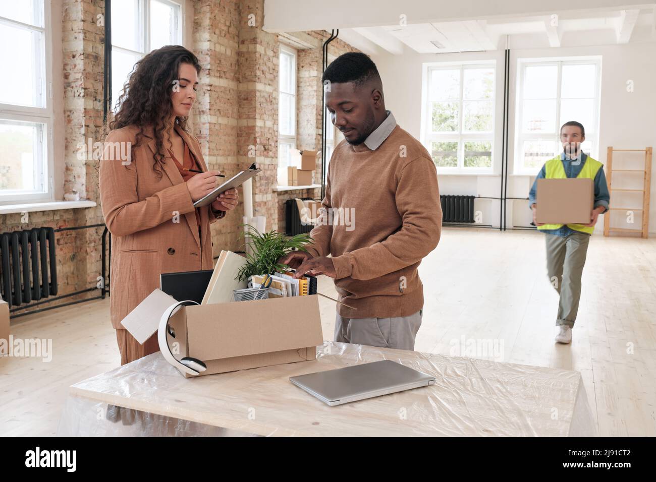 Guy counting hi-res stock photography and images - Alamy