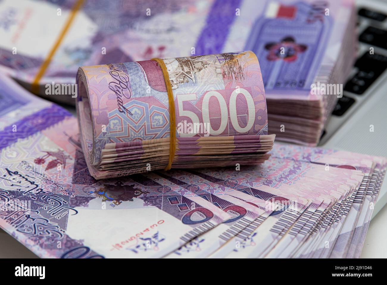 Qatar Currency Newley Launched Bank Notes. Qatari Riyal Notes 500 on ...