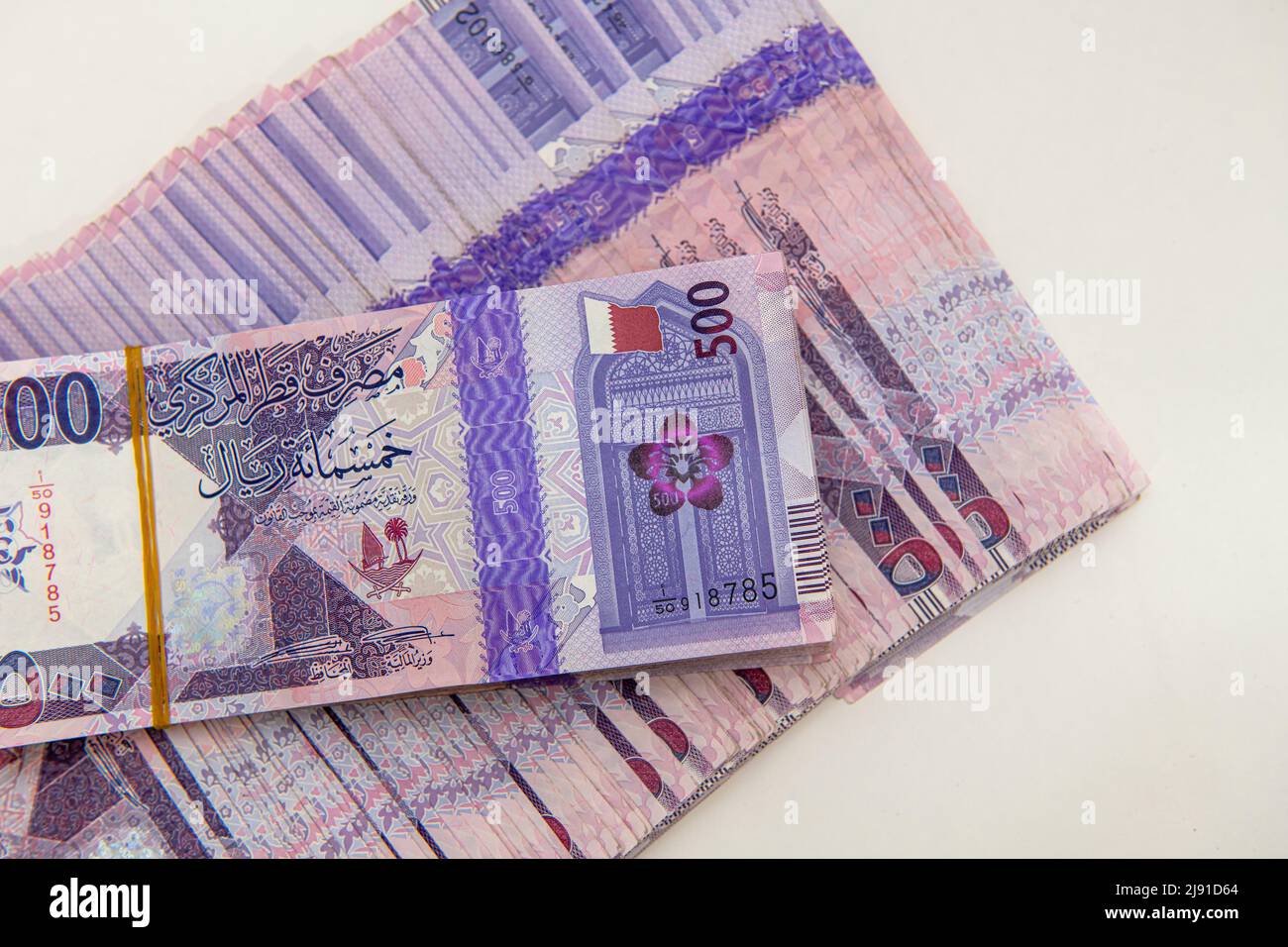 Qatar Currency Newley Launched Bank Notes. Qatari Riyal Notes 500 on ...