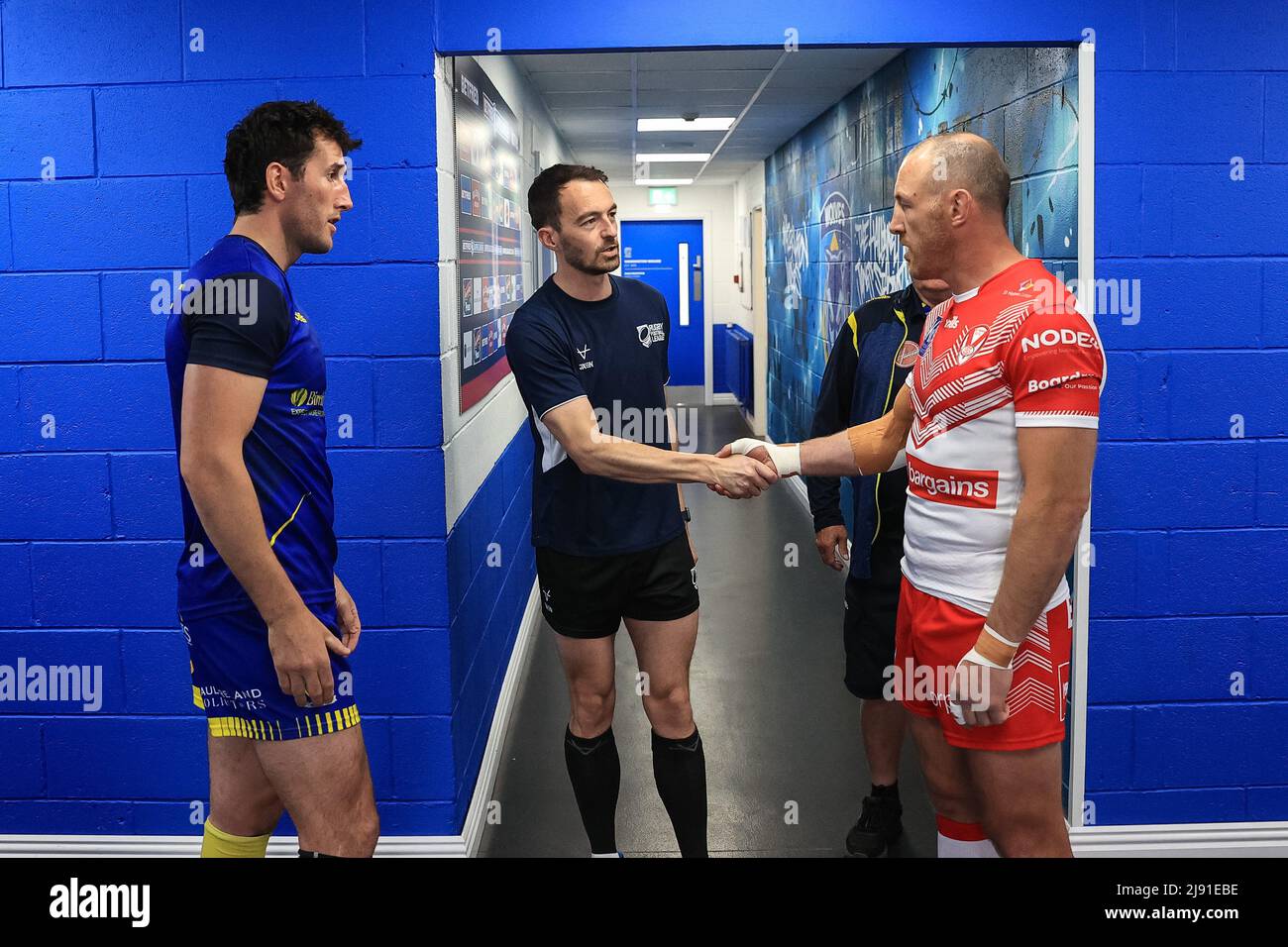 James jones referee hi-res stock photography and images - Alamy