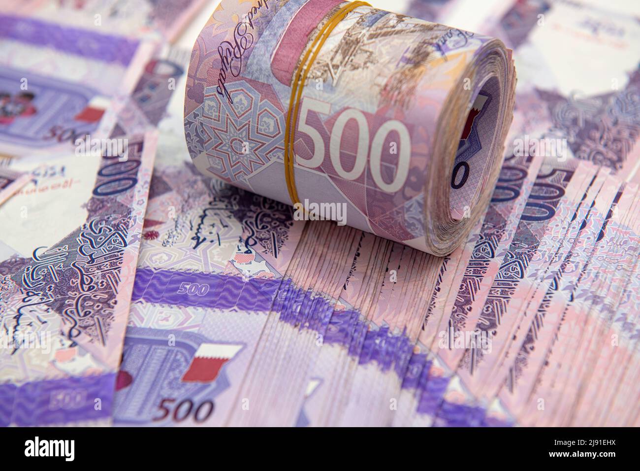 Qatar Currency Newley Launched Bank Notes. Qatari Riyal Notes 500 on ...