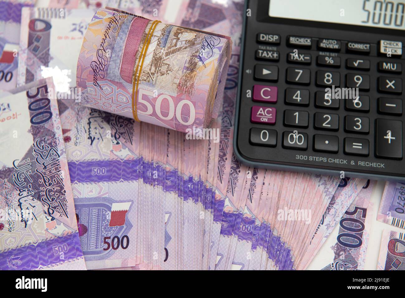 Qatar Currency Newley Launched Bank Notes. Qatari Riyal Notes 500 on ...