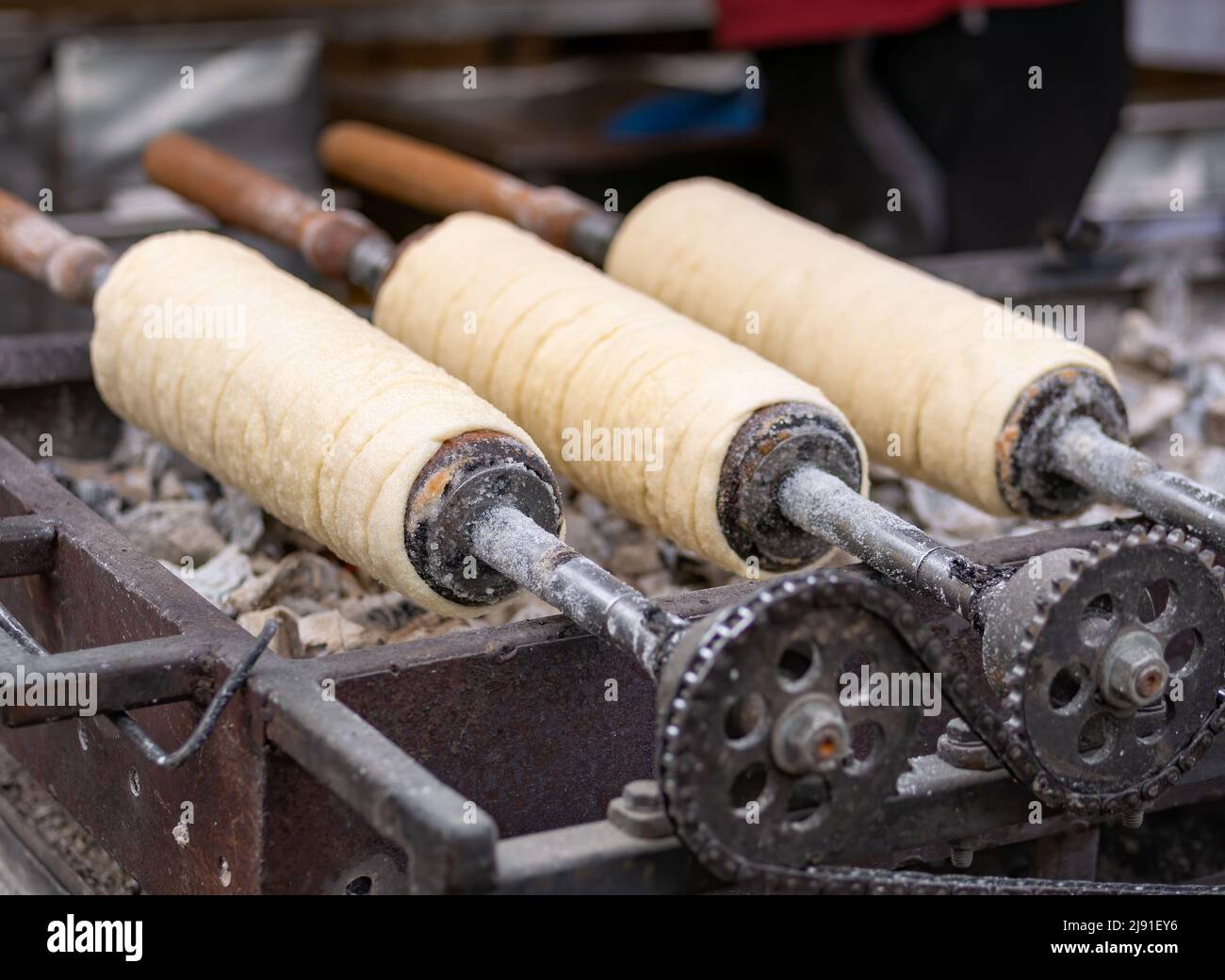 Traditional hungarian kurtoskalacs hi-res stock photography and images ...