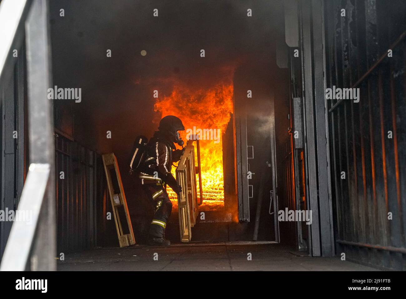 Feuerwehrmann team hi-res stock photography and images - Alamy