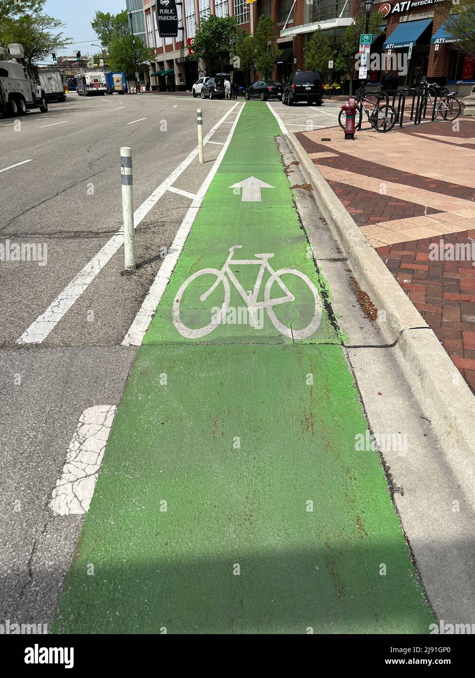 Urban cycle lane hi-res stock photography and images - Alamy