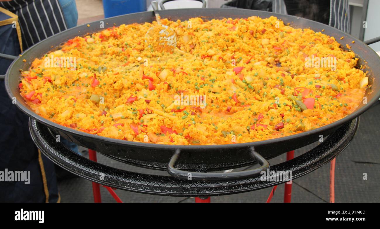 A Large Dish of Freshly Made Colourful Paella Stock Photo - Alamy