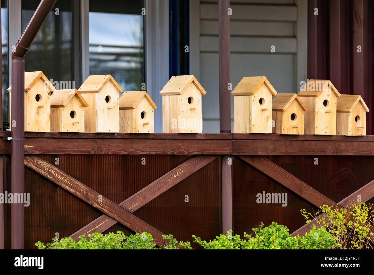 Birdhouses store hi-res stock photography and images - Alamy