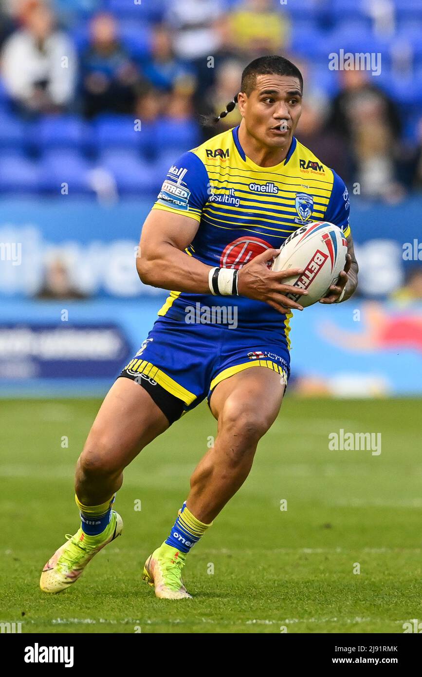Peter Mata’utia #3 of Warrington Wolves makes a break Stock Photo - Alamy