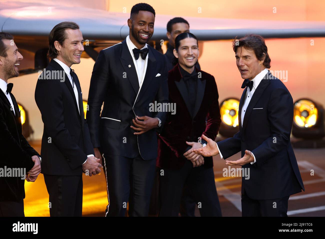 Top gun crew hi-res stock photography and images - Alamy