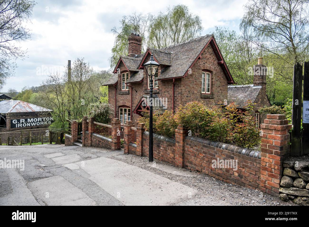 Colourful street scene images of general life during the Victorian era ...