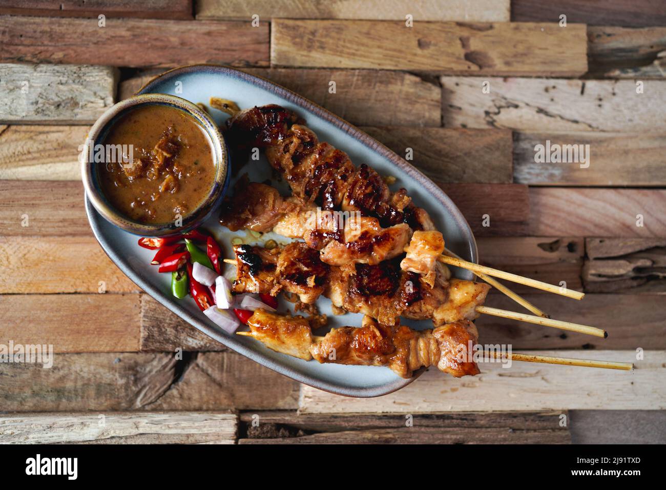 Indonesian chicken satay served with peanuts sauce Stock Photo - Alamy