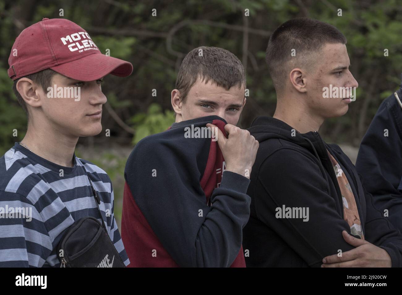 Malaya Rohan, Ukraine. 19th May, 2022. Young teenagers are seen ...