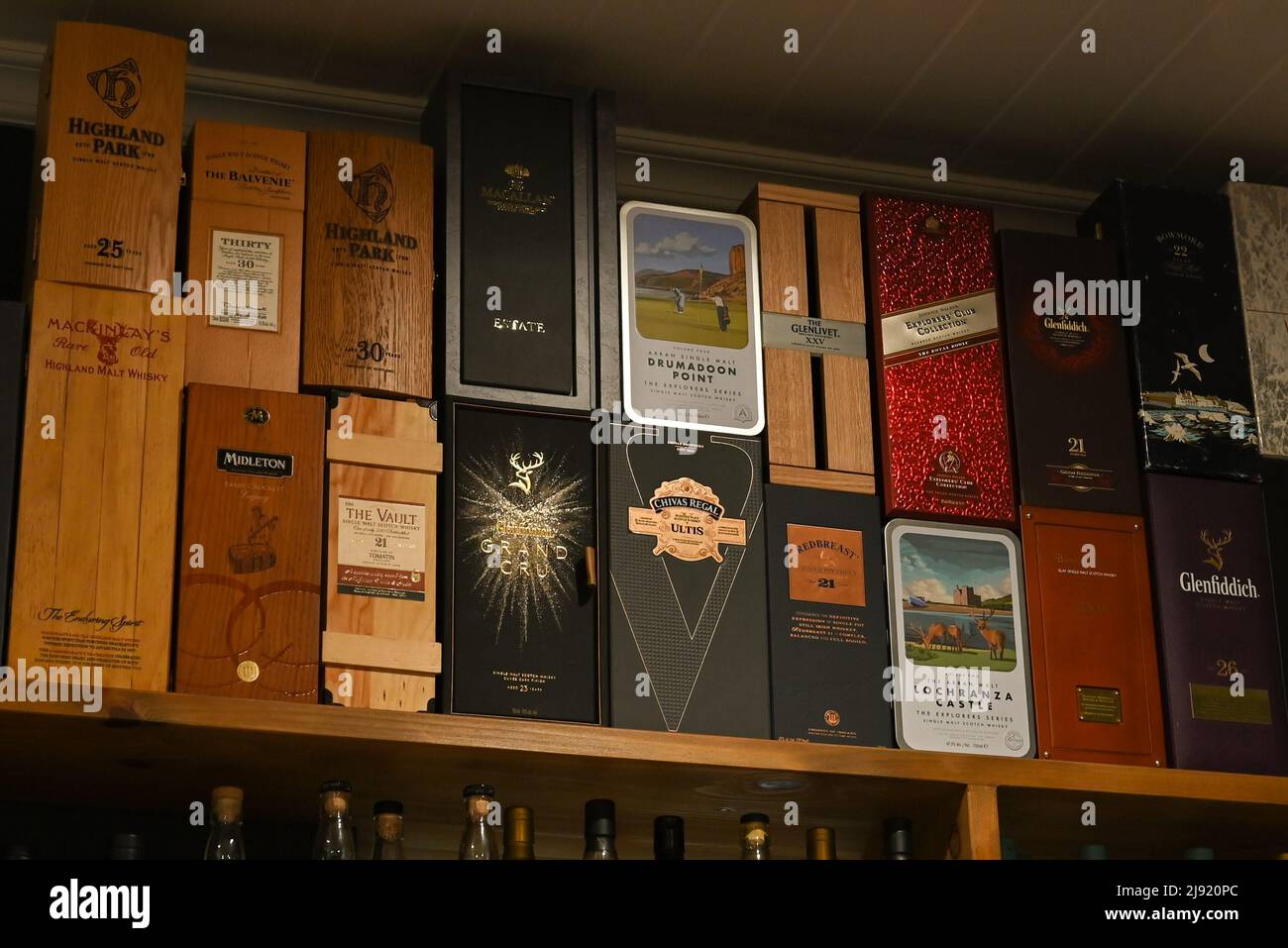 Whisky display hi-res stock photography and images - Alamy