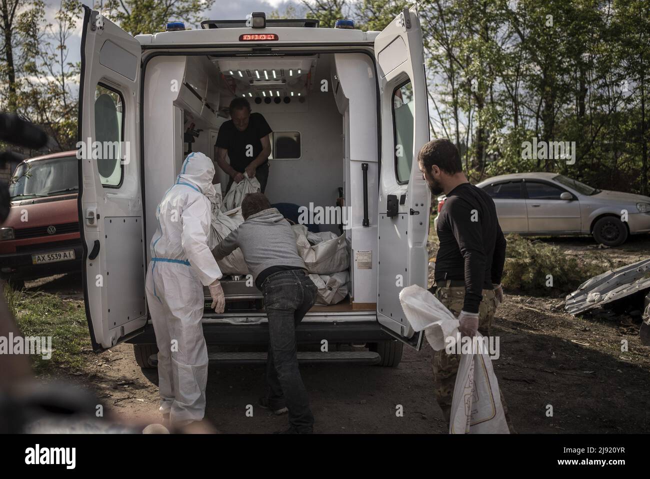 Malaya Rohan, Ukraine. 19th May, 2022. The body of a dead Russian ...