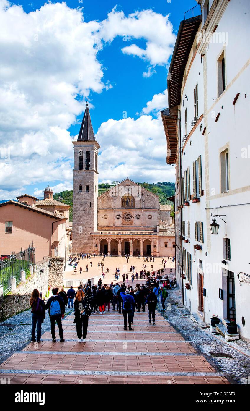 Toursisen on the staircase leading to the Piazza del Duomo, Cathedral ...