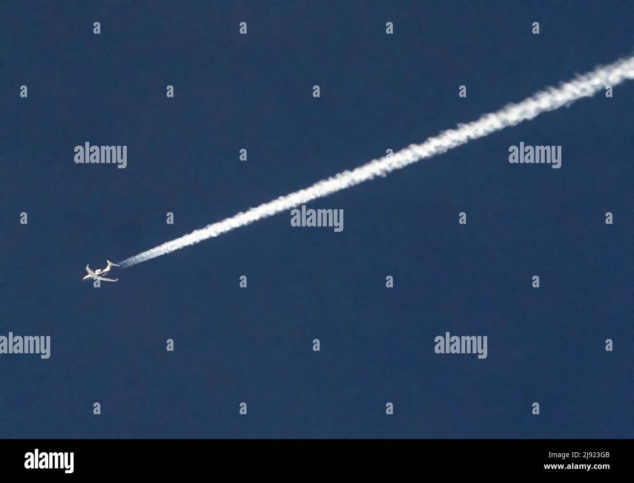 Jet streaks in sky hi-res stock photography and images - Alamy