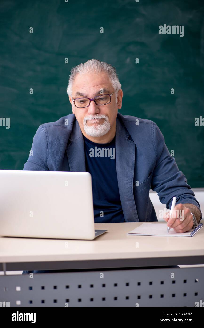 Tele mentoring hi-res stock photography and images - Alamy