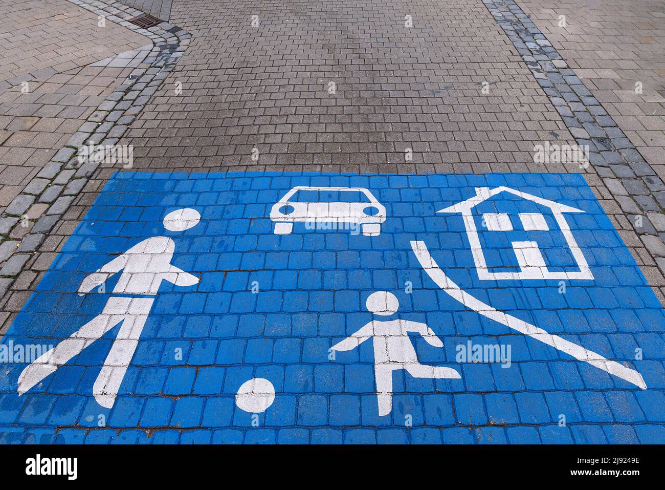 Painted traffic sign hi-res stock photography and images - Alamy
