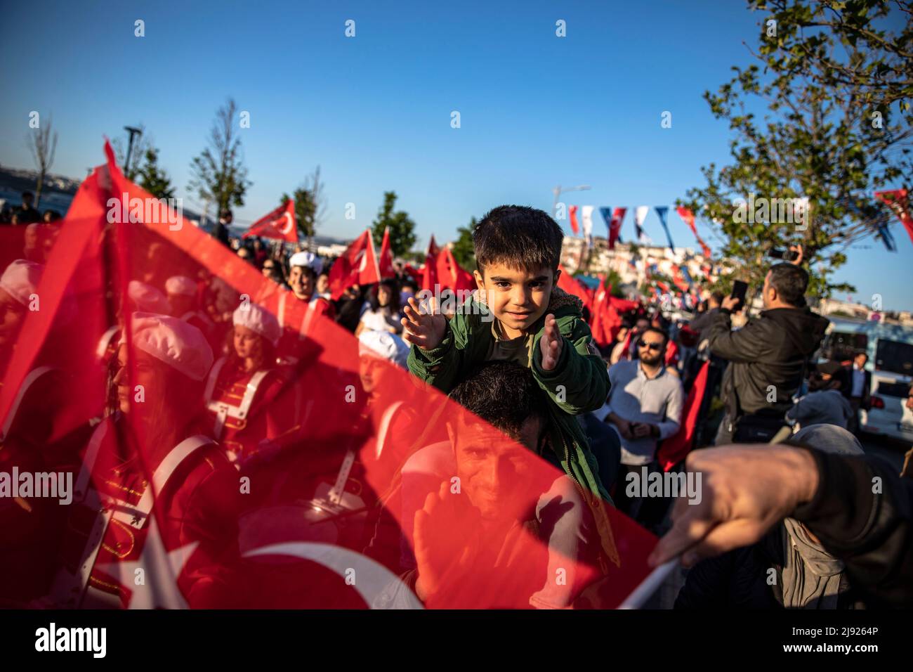 Marching flags clapping hi-res stock photography and images - Alamy