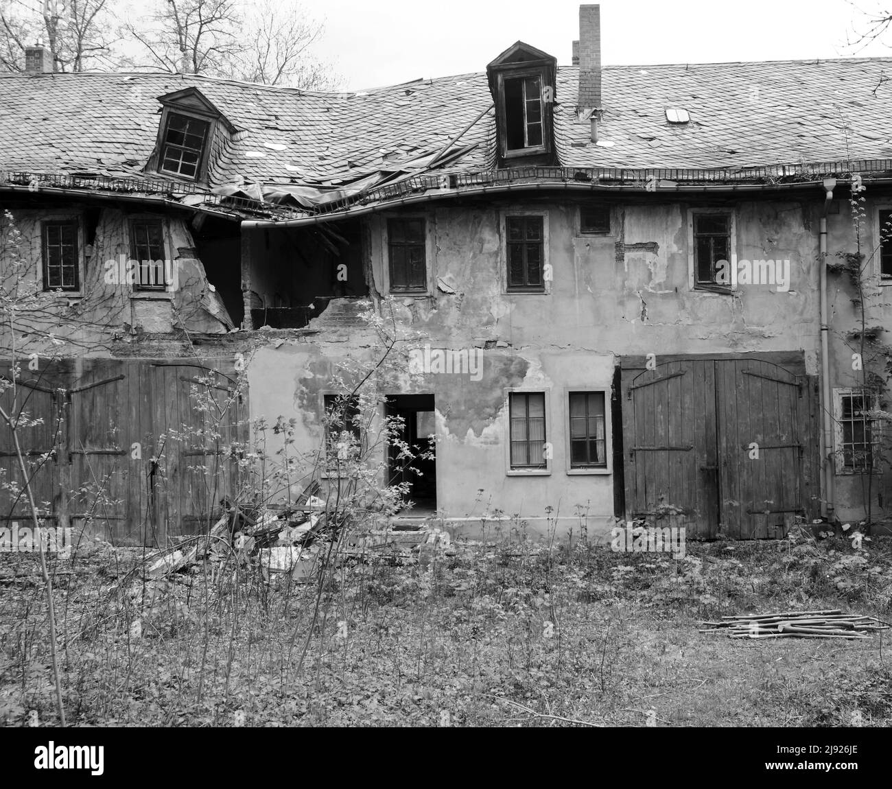 House ruins hi-res stock photography and images - Alamy