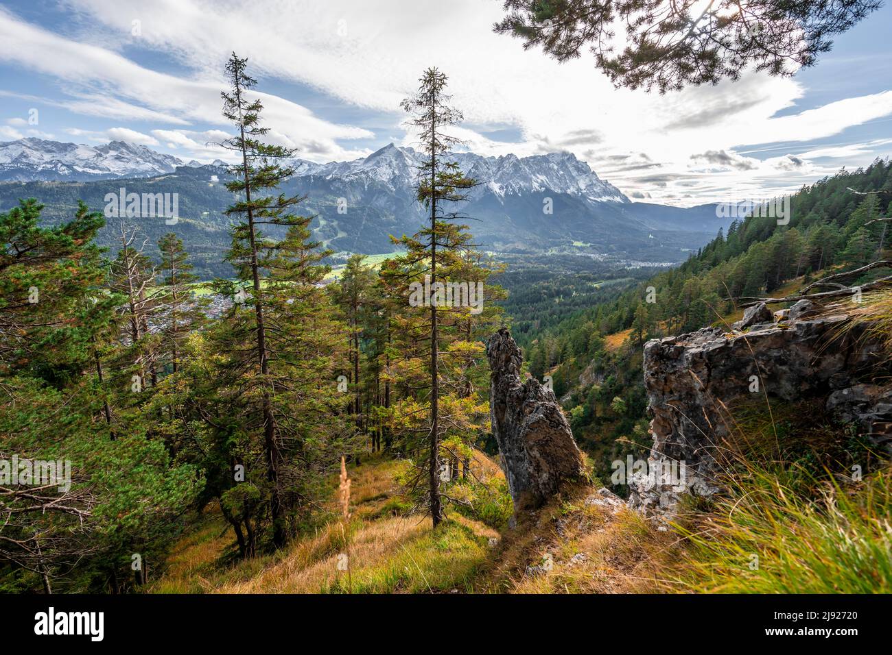 Hiking trail to Kramerspitz, view of the Wetterstein Mountains with ...