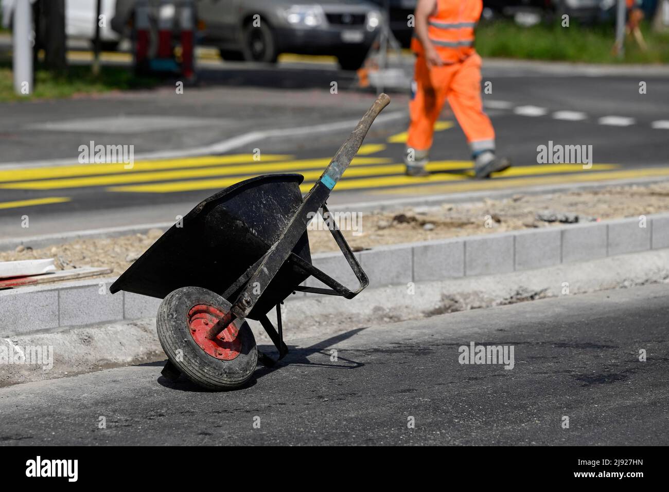 Construction site wheelbarrow Stock Photo - Alamy