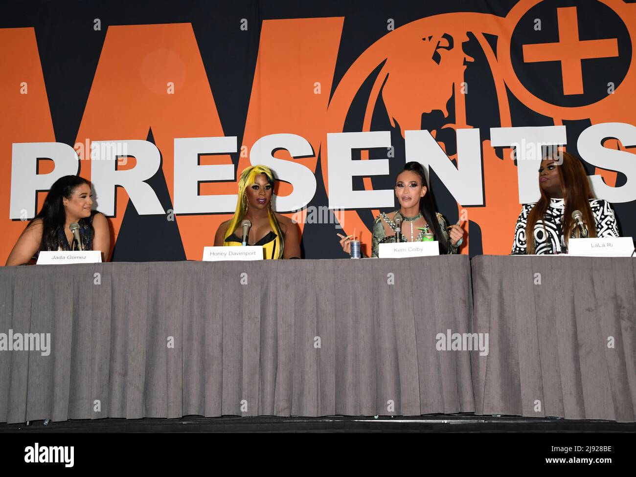 Drag show story hi-res stock photography and images - Alamy