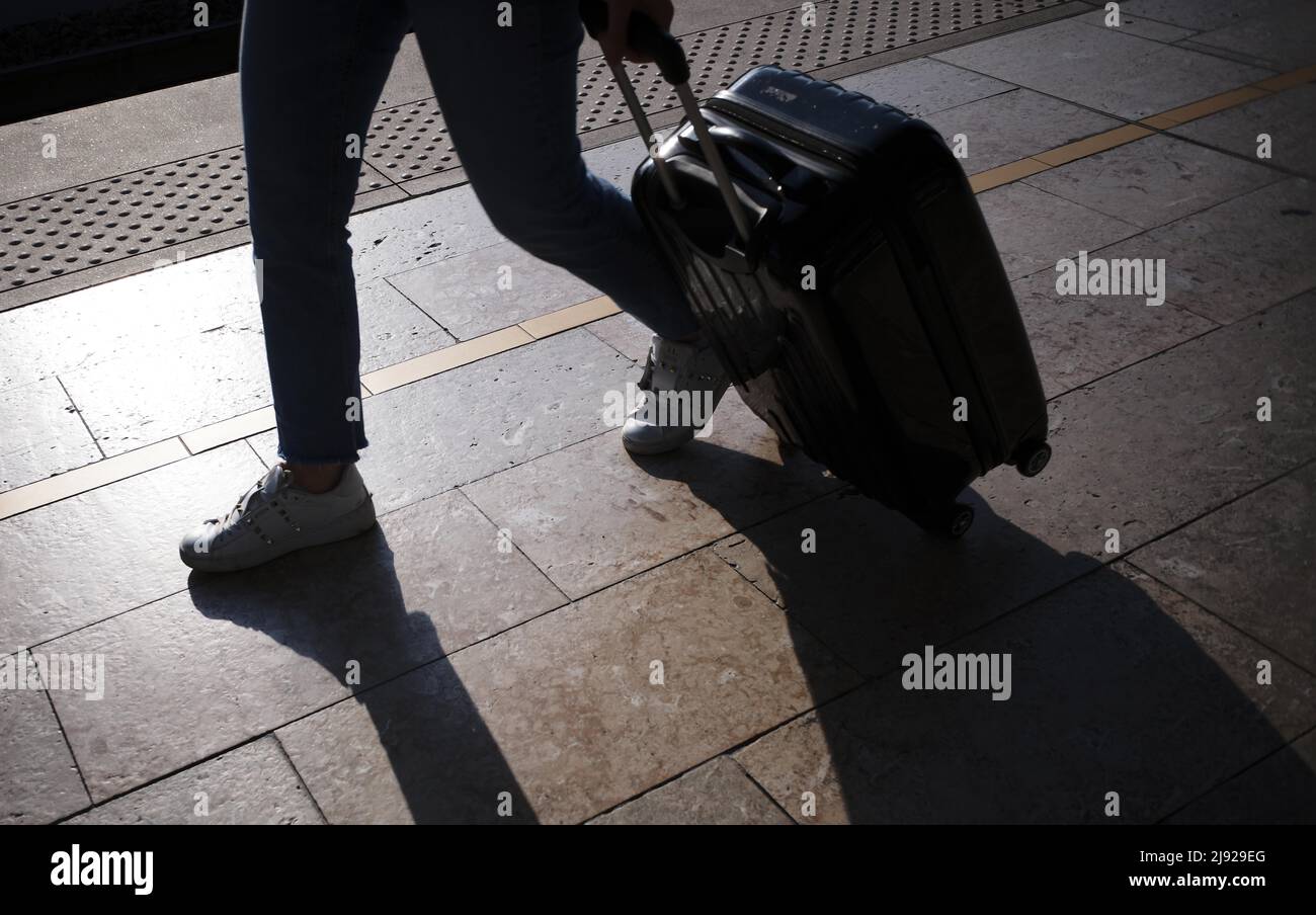 Passengers on the platform, silhouette, shadow, hand luggage, suitcase ...