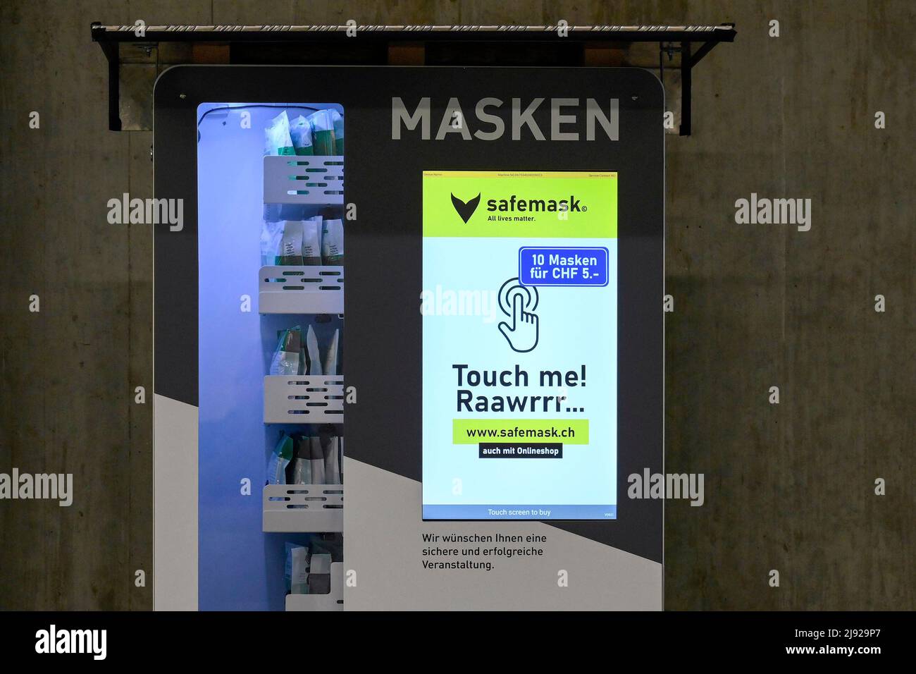 Face mask vending machine hi-res stock photography and images - Alamy