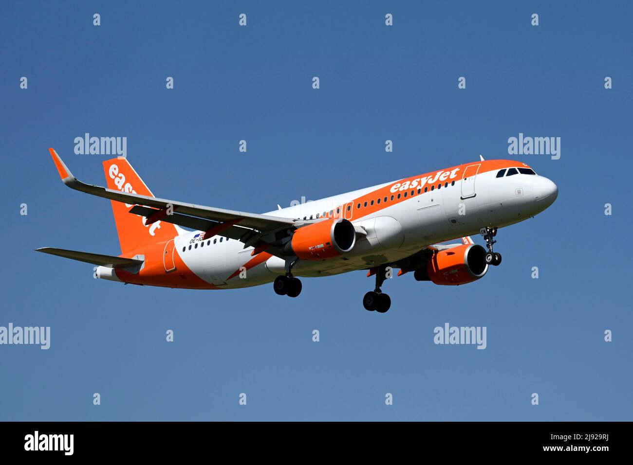 Aircraft easyJet Europe, Airbus A320-200, OE-ICW, Zurich Kloten ...