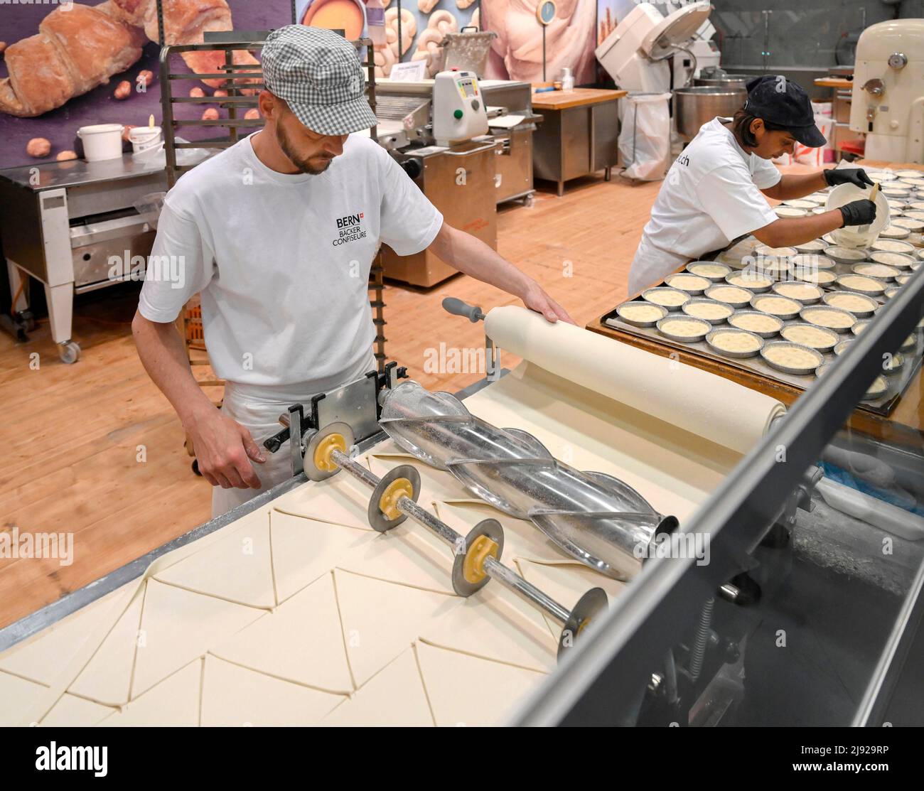Baker cut hi-res stock photography and images - Alamy
