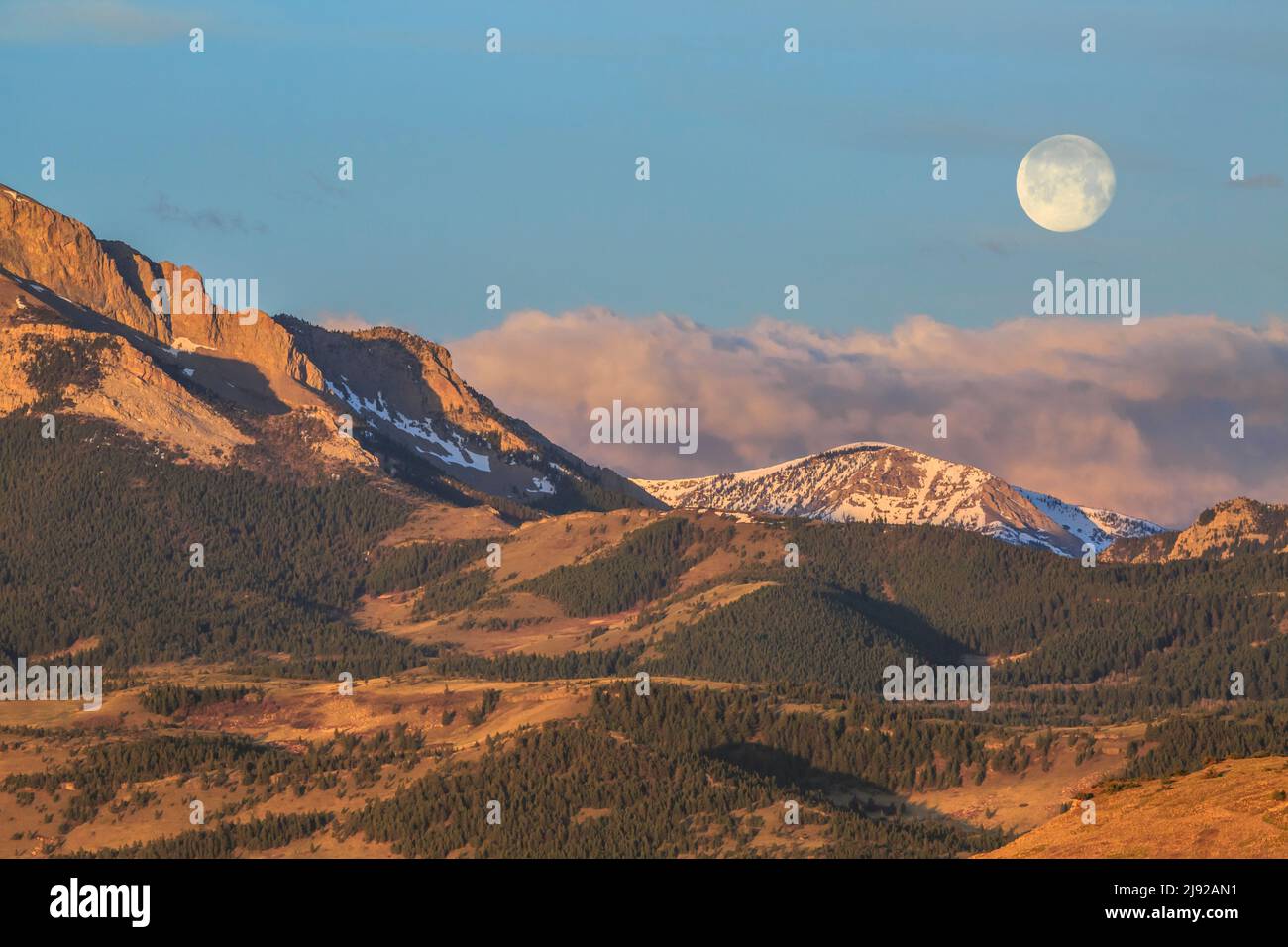 Full moon setting over rocky hi-res stock photography and images - Alamy