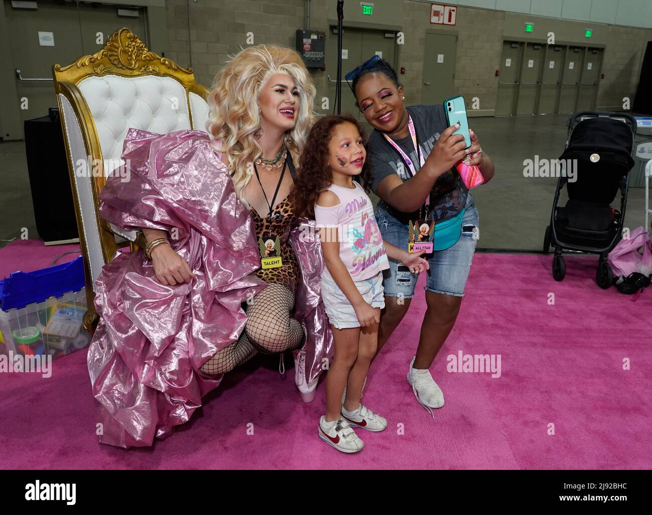 Drag queen awhora hi-res stock photography and images - Alamy