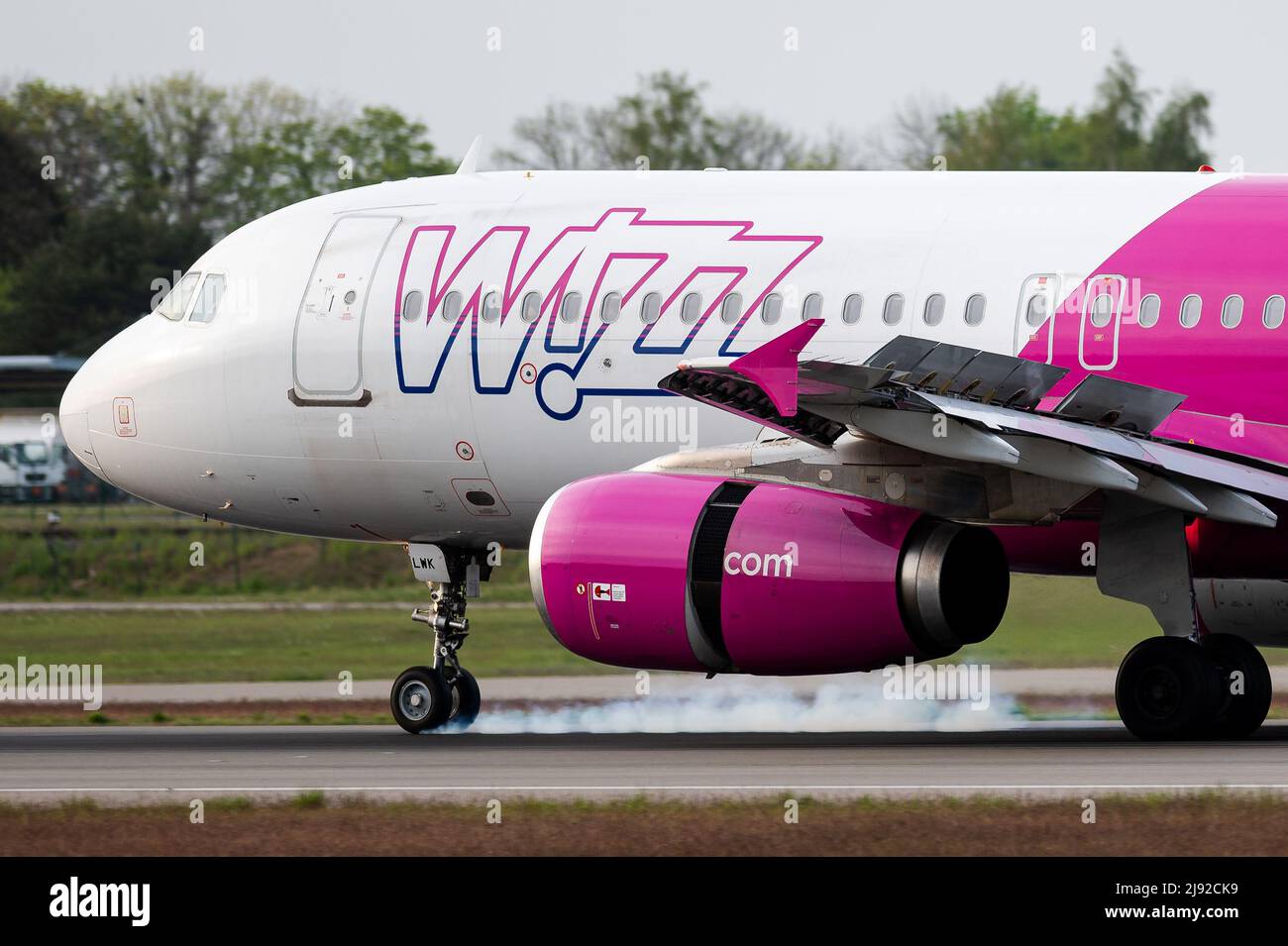 Wizzair plane hi-res stock photography and images - Alamy