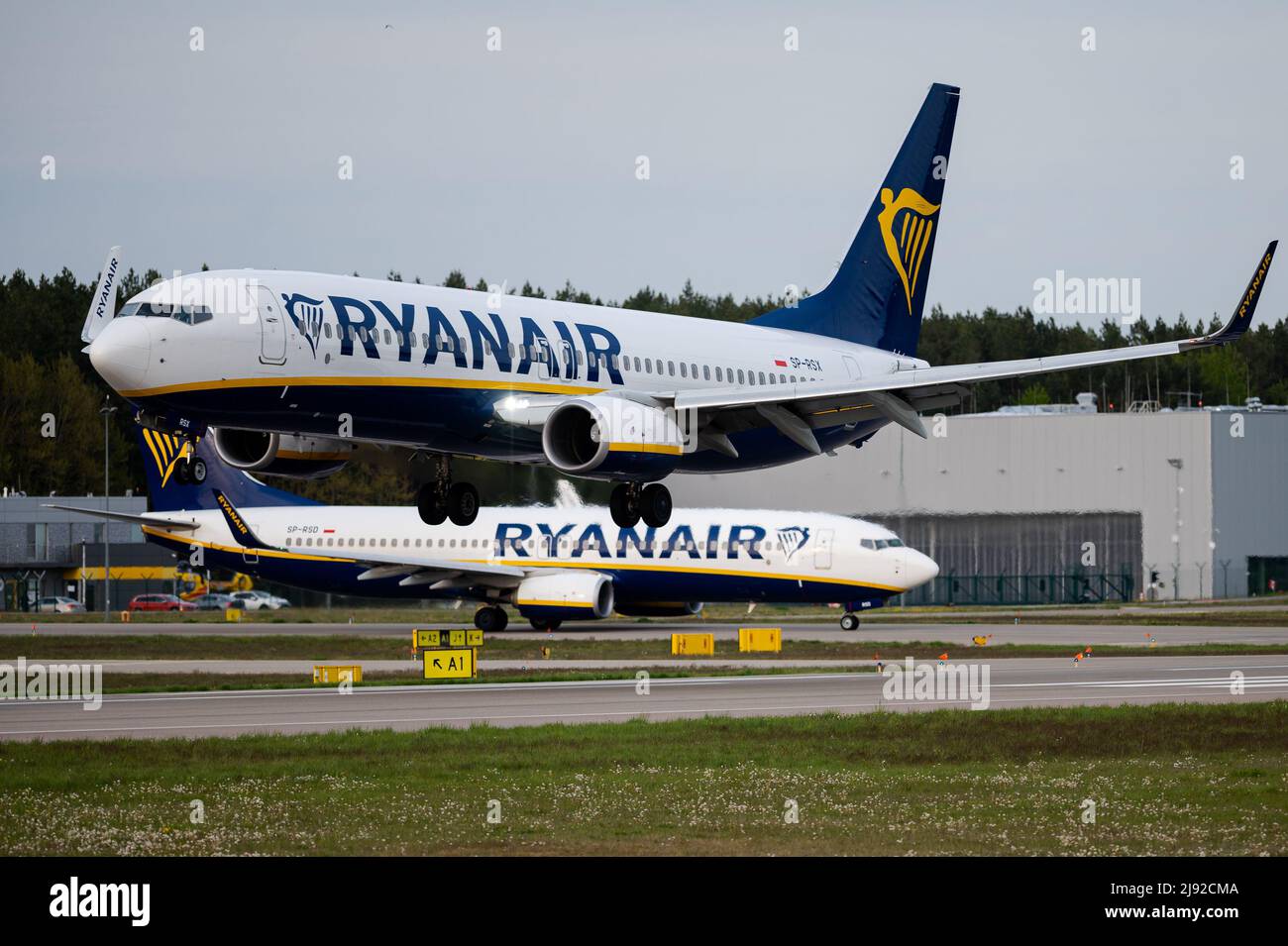 Ryanair logos hi-res stock photography and images - Alamy