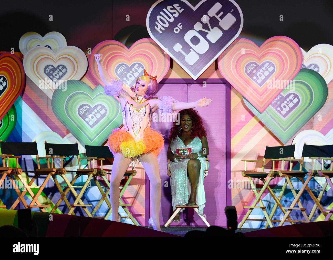 Blu hydrangea drag queen hi-res stock photography and images - Alamy