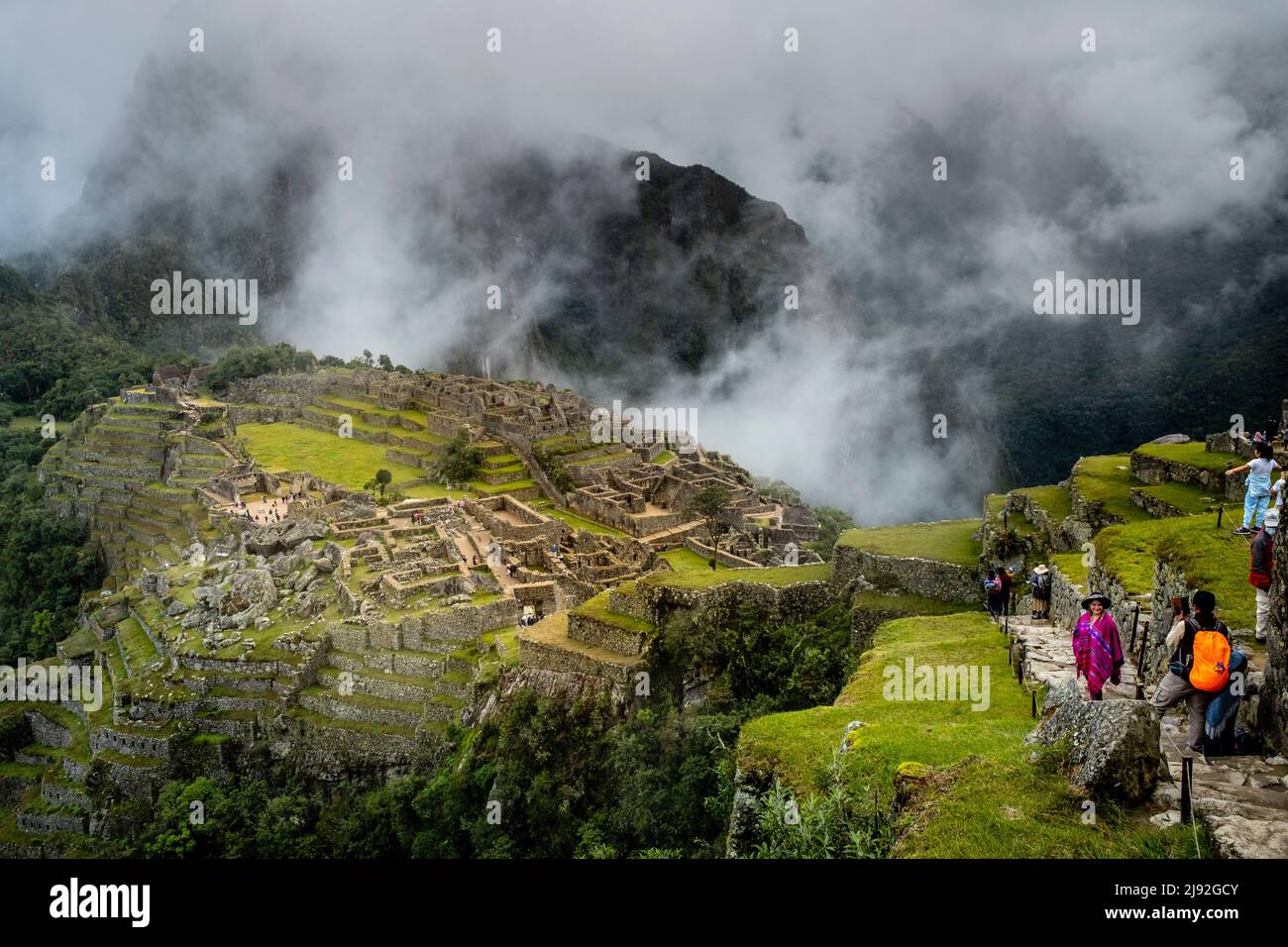 Visitors Posing For Photographs At Machu Picchu, Urubamba Province, Peru Stock Photo - Alamy