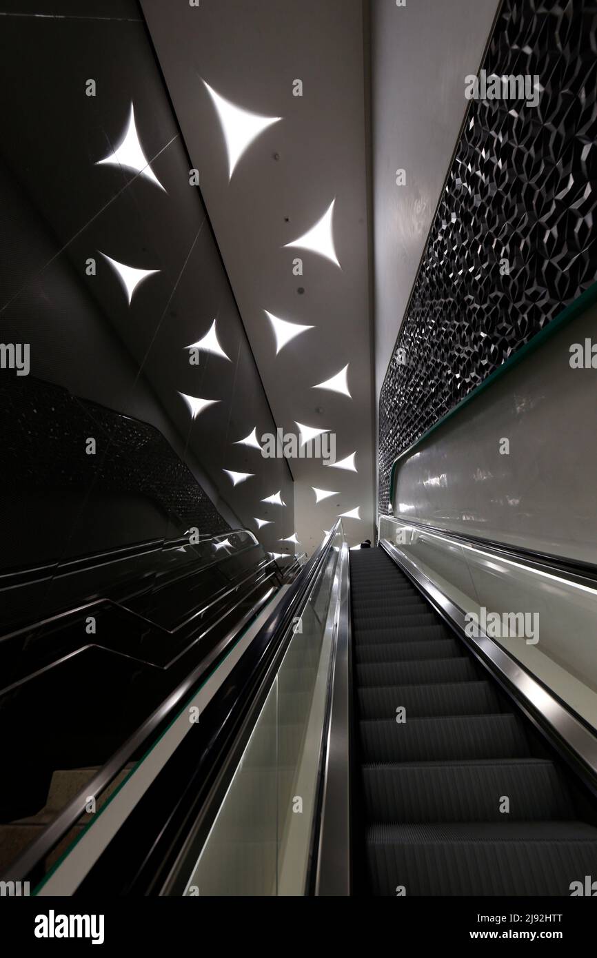Doha metro hi-res stock photography and images - Alamy